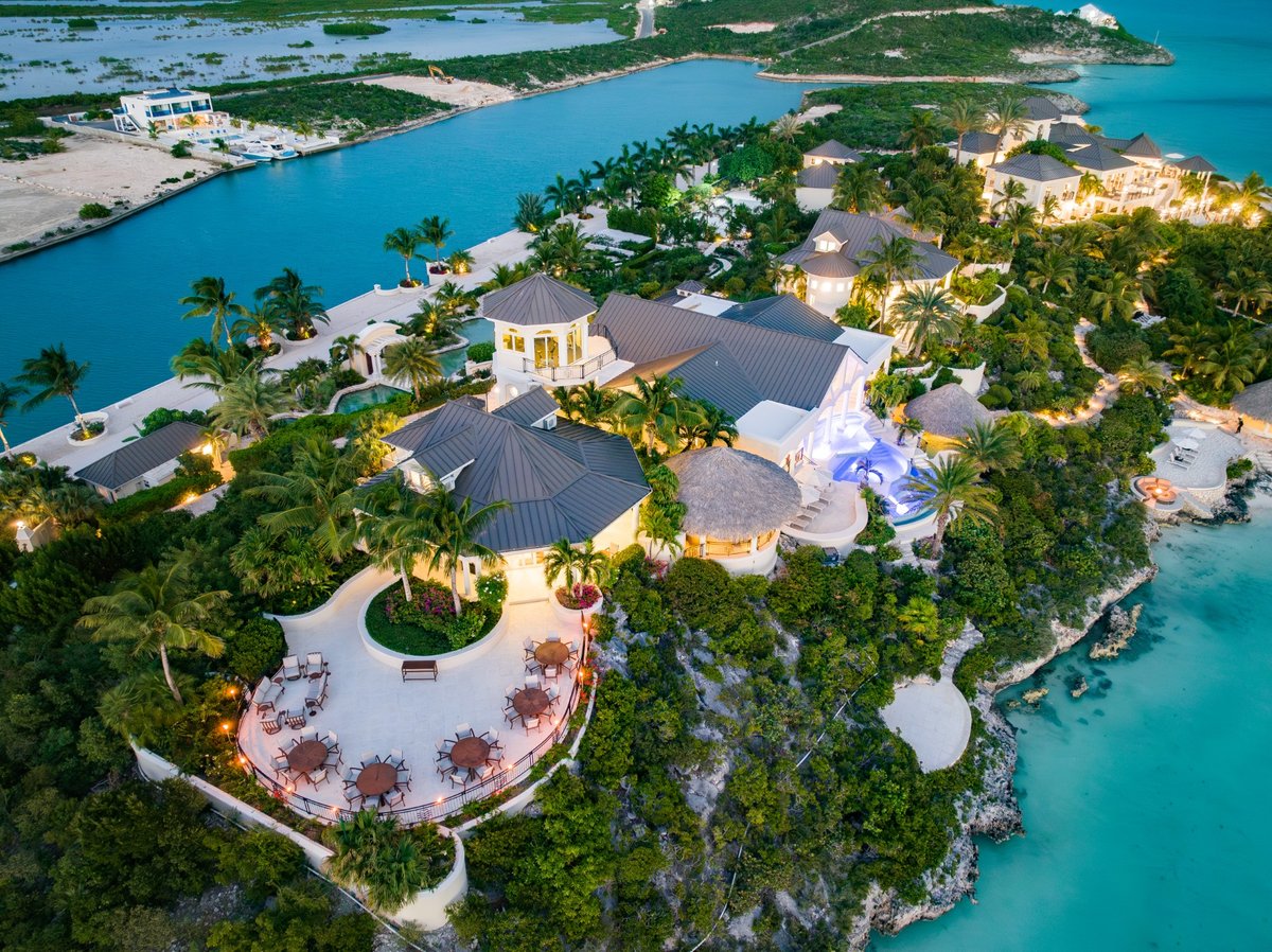 Emara | Turtle Tail, Turks & Caicos | Rental Escapes