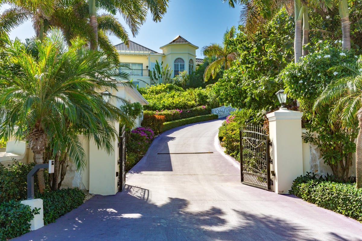 Emara | Turtle Tail, Turks & Caicos | Rental Escapes