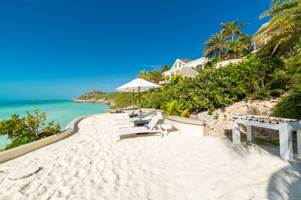 Emara | Turtle Tail, Turks & Caicos | Rental Escapes