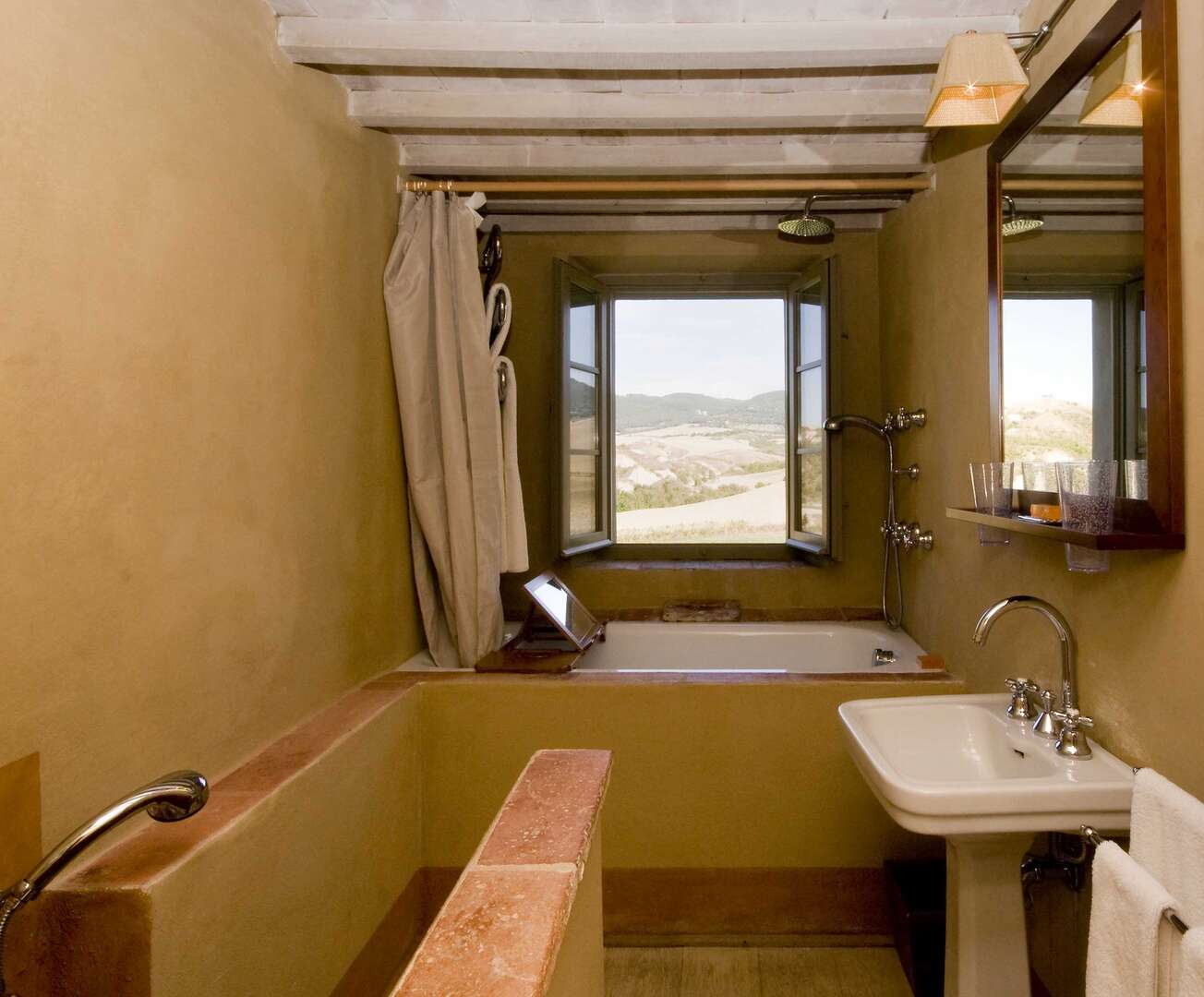 Villa Contea | Contignano, Italy