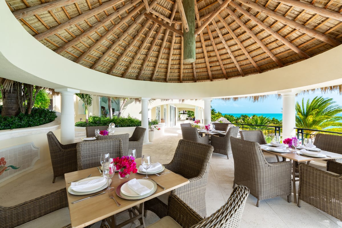 Emara | Turtle Tail, Turks & Caicos | Rental Escapes