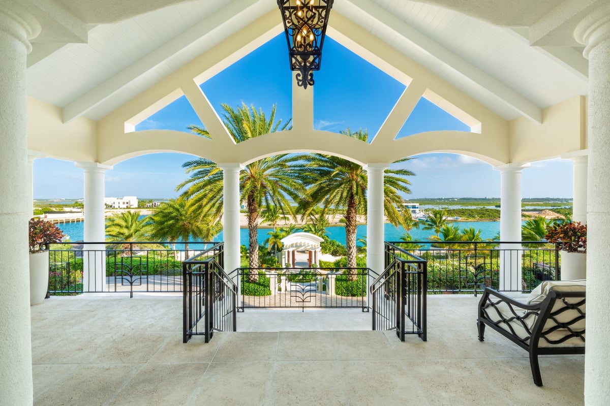 Emara | Turtle Tail, Turks & Caicos | Rental Escapes