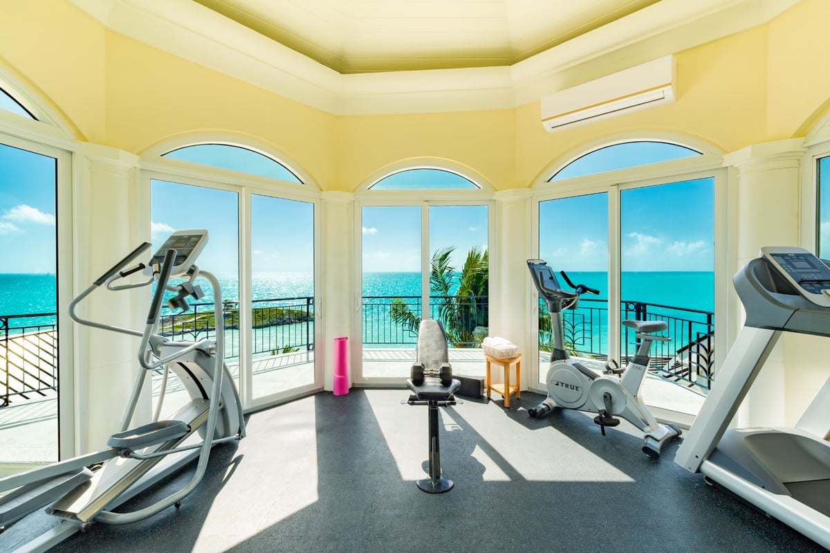 Emara | Turtle Tail, Turks & Caicos | Rental Escapes