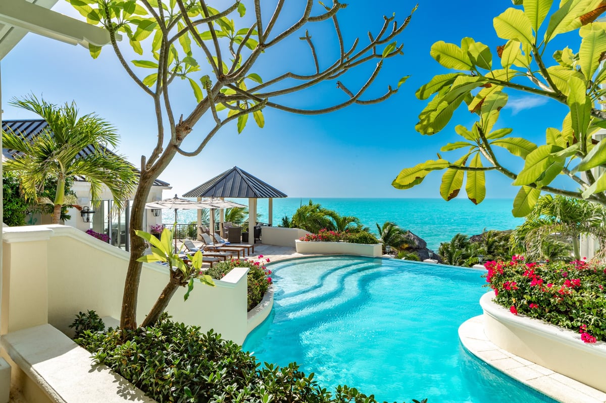 Emara | Turtle Tail, Turks & Caicos | Rental Escapes