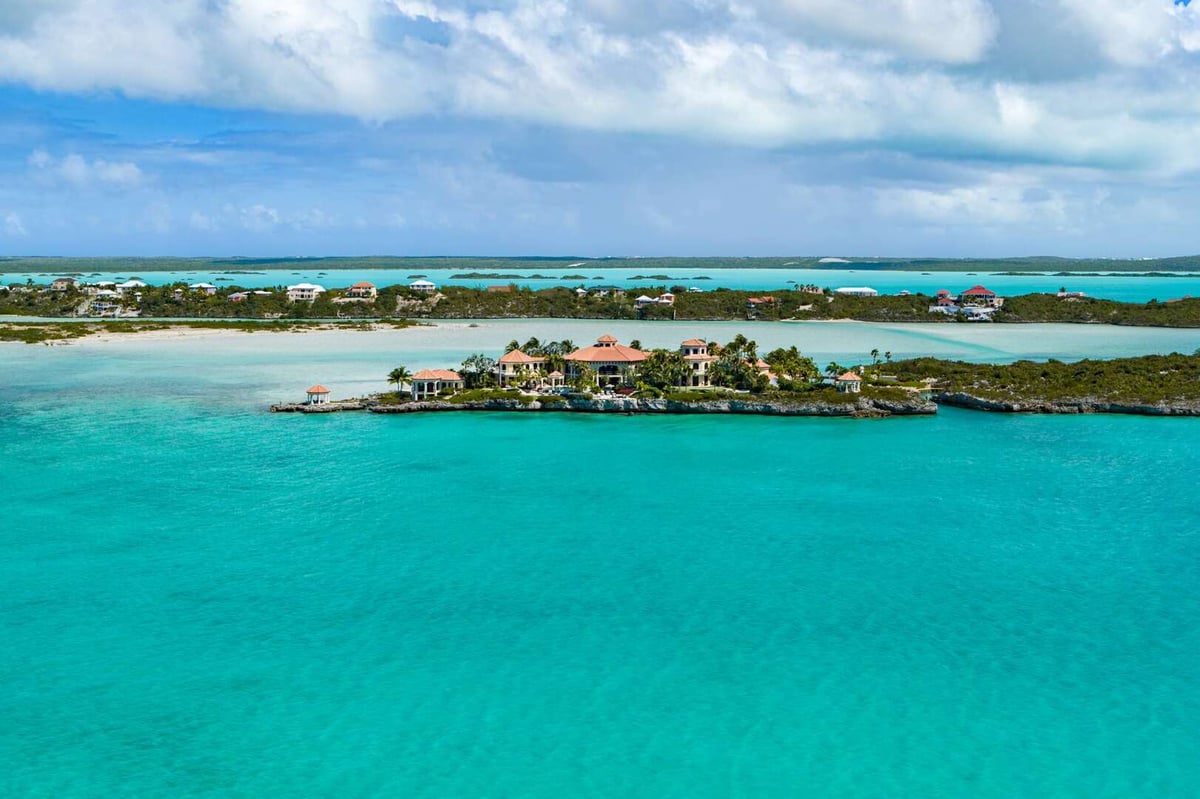Emerald Cay | Silly Creek, Turks & Caicos | Rental Escapes